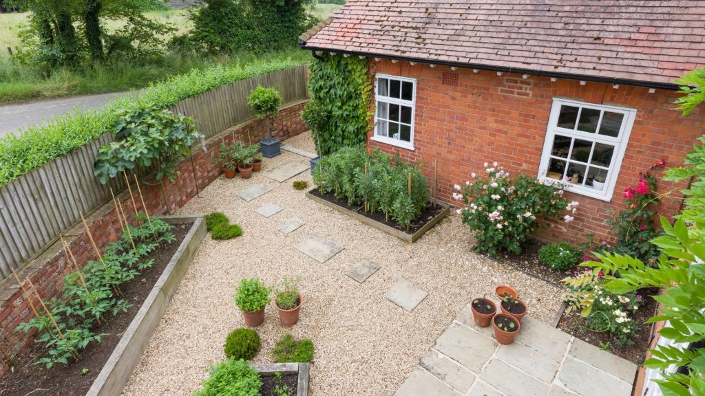 Overhanging Tree: Which Neighbour Is Responsible? - About Trees